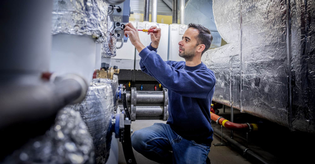 Gas-, water- en elektra-installaties - Bart Pool